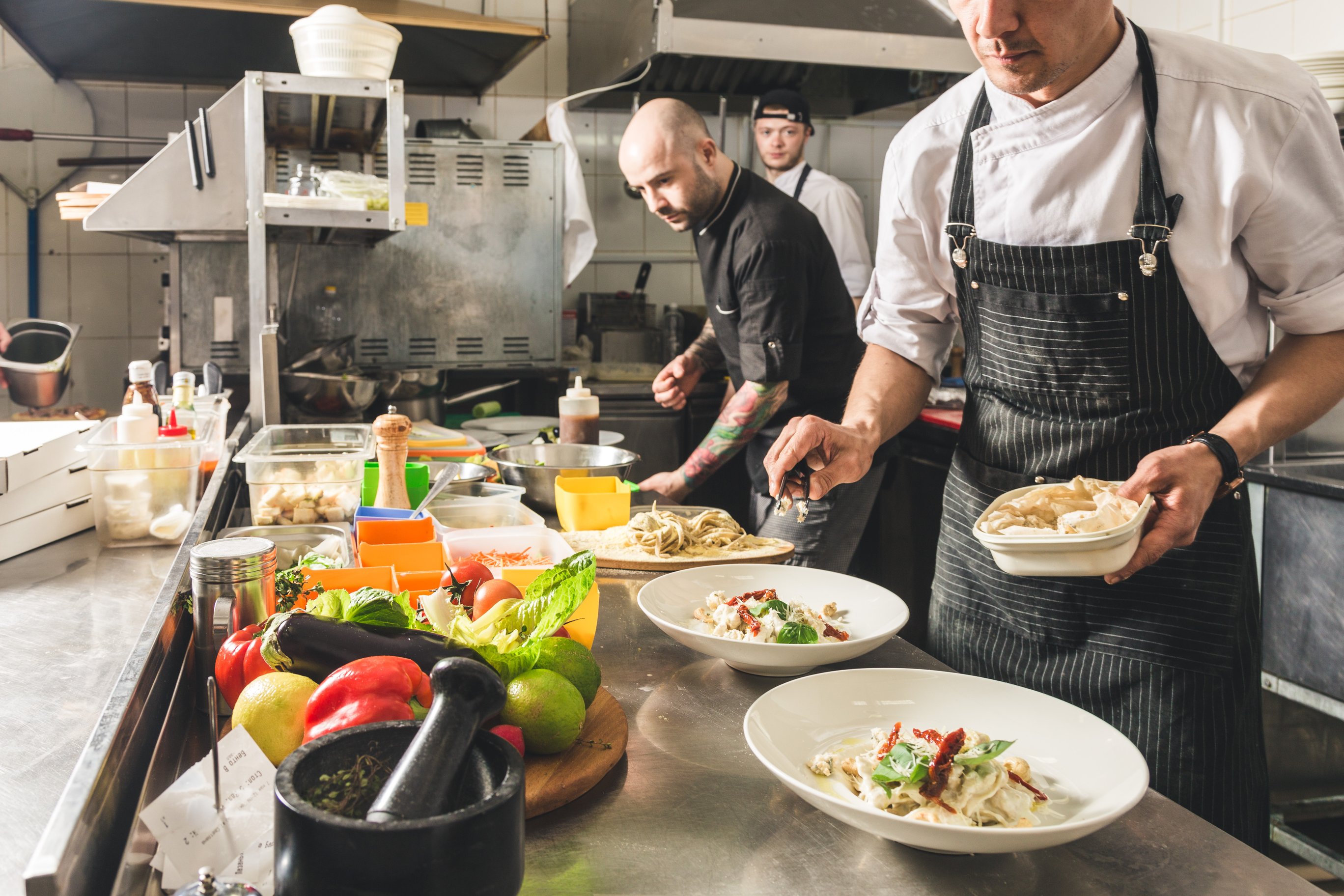4 Steps to Control Restaurant Food Costs with Better Inventory Management